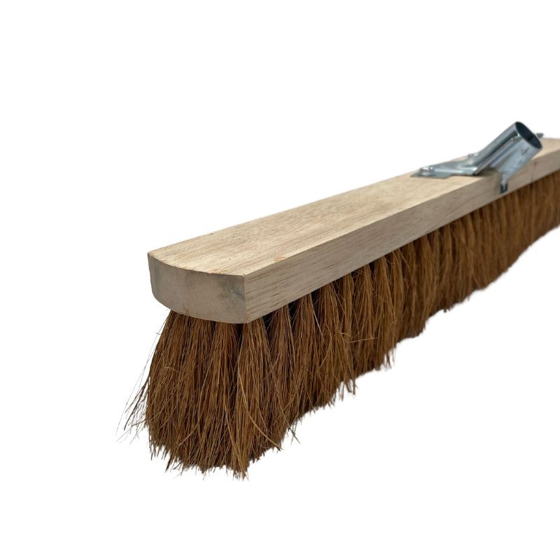 Balai coco 60 cm - douille métal inclinée